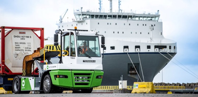 Benefits of Shunt Trucks for Moving Trailers